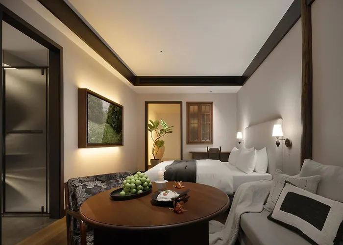 XILIA HOTEL CHUNXI ROAD IN TAIGU STREET, NEAR WENSHU TEMPLE AND ...